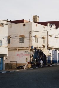 Visiter Mirleft au Maroc : guide entre plages, surf et souk